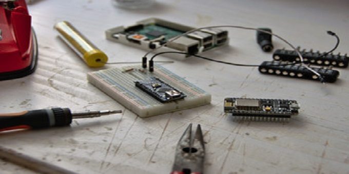 Arduino Uno e Arduino Starter Kit in Italia, Programmare Arduino per la Domotica